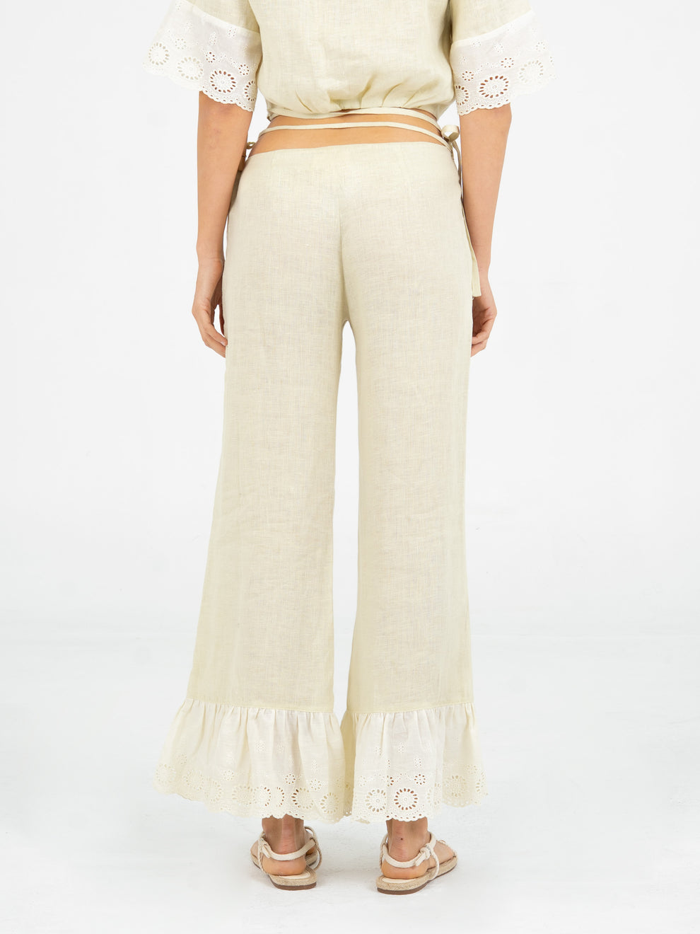 Beige linen pants with embroidered ruffles at the hem | CARMEN SAYS