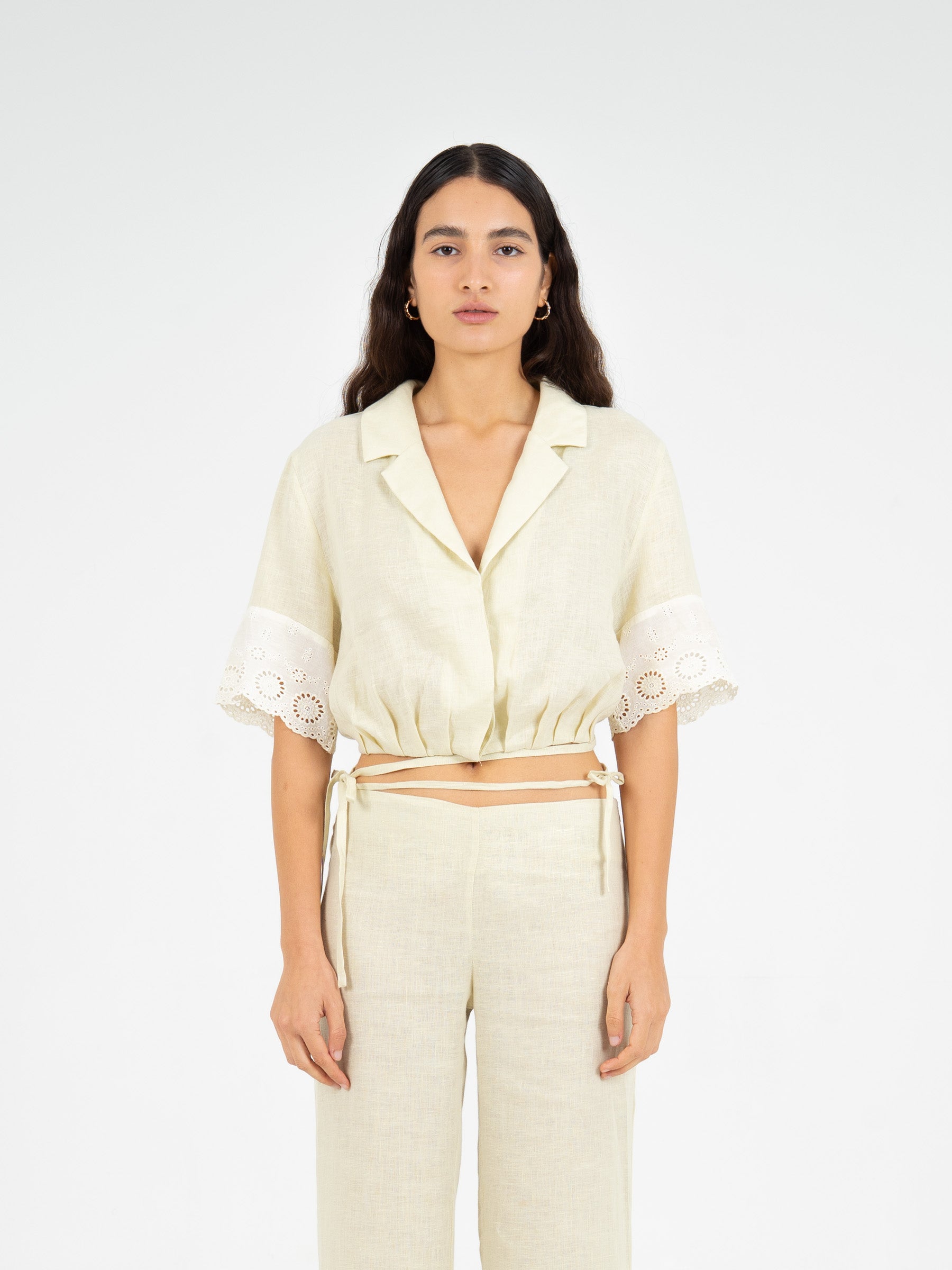 Aurora beige linen blouse with short sleeves and belt | Carmen Says