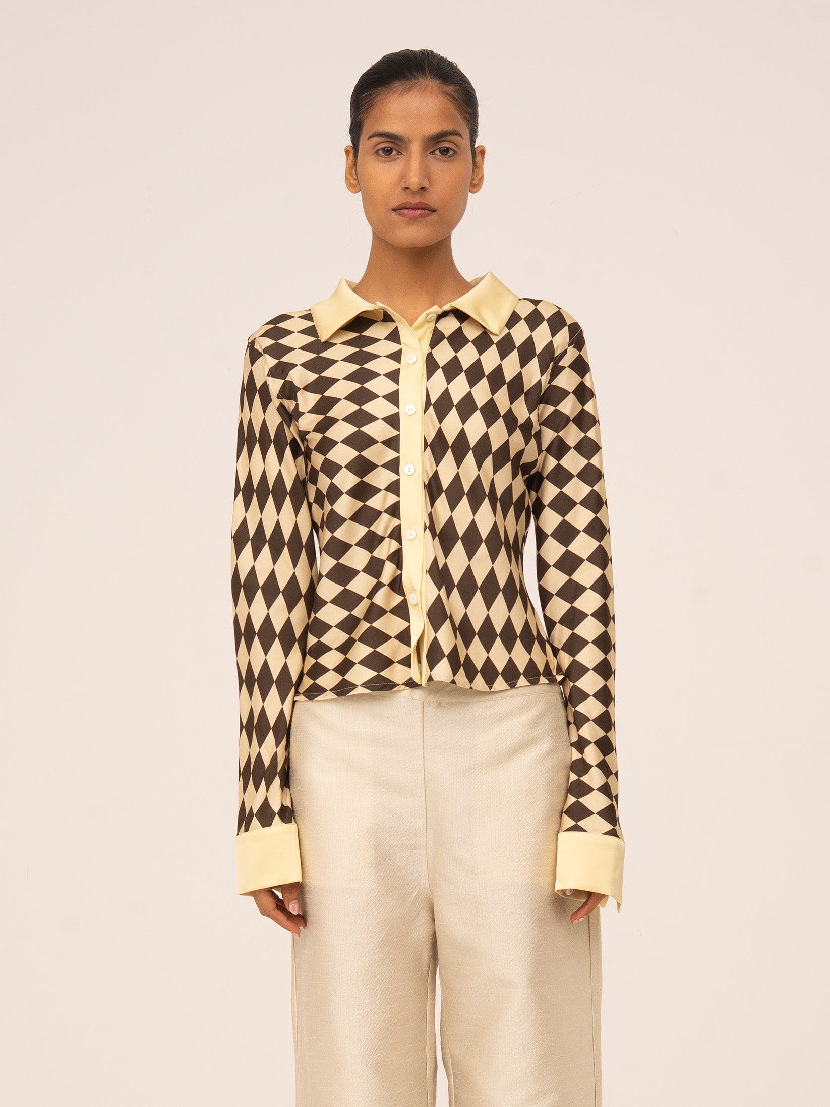 Fitted cream and brown diamond pattern shirt | CARMEN SAYS