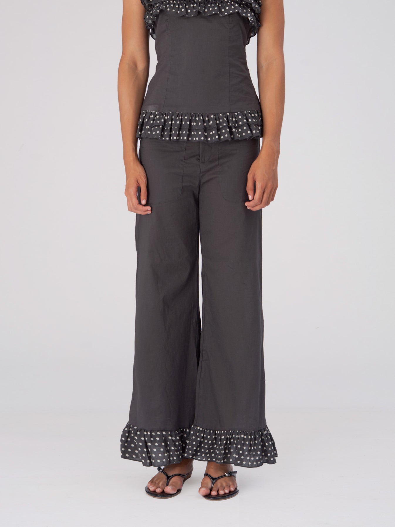 Brown Night Noctis pants with elegant ruffles | CARMEN SAYS