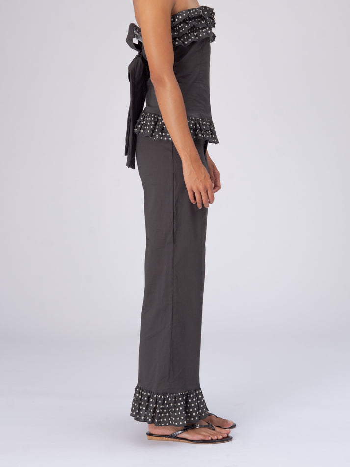 Brown Night Noctis pants with elegant ruffles | CARMEN SAYS